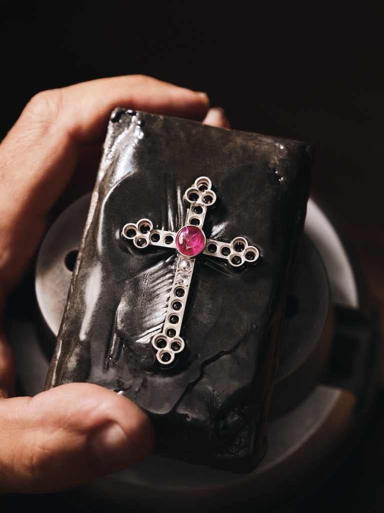 A Rabbit's Foot The story behind Mia Threapleton’s dazzling Cartier ...